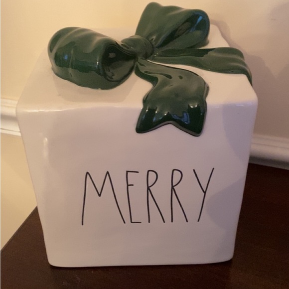 Rae Dunn | Accents | Rae Dunn Ceramic Merry Gift Box | Poshmark